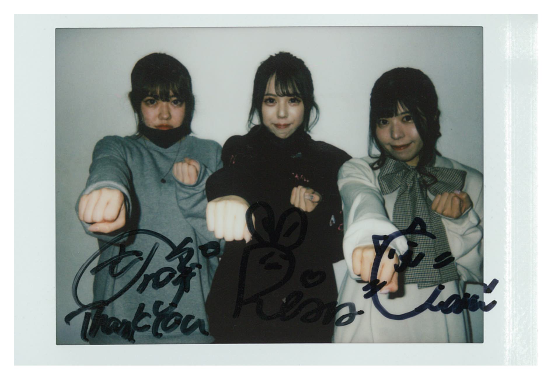 おこさまぷれ～と。_ りあら 汚部屋で見つけたお宝チェキ #237/2000 - 「全力アピール～アダムシアター～」NFTストアのNFT | Adam byGMO