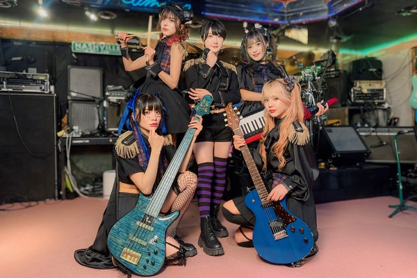 ステミレイツ／メドレーを披露したメンバー全員のサイン入り写真 #1525/2000 - 「全力アピール～アダムシアター～」NFTストアのNFT | Adam byGMO